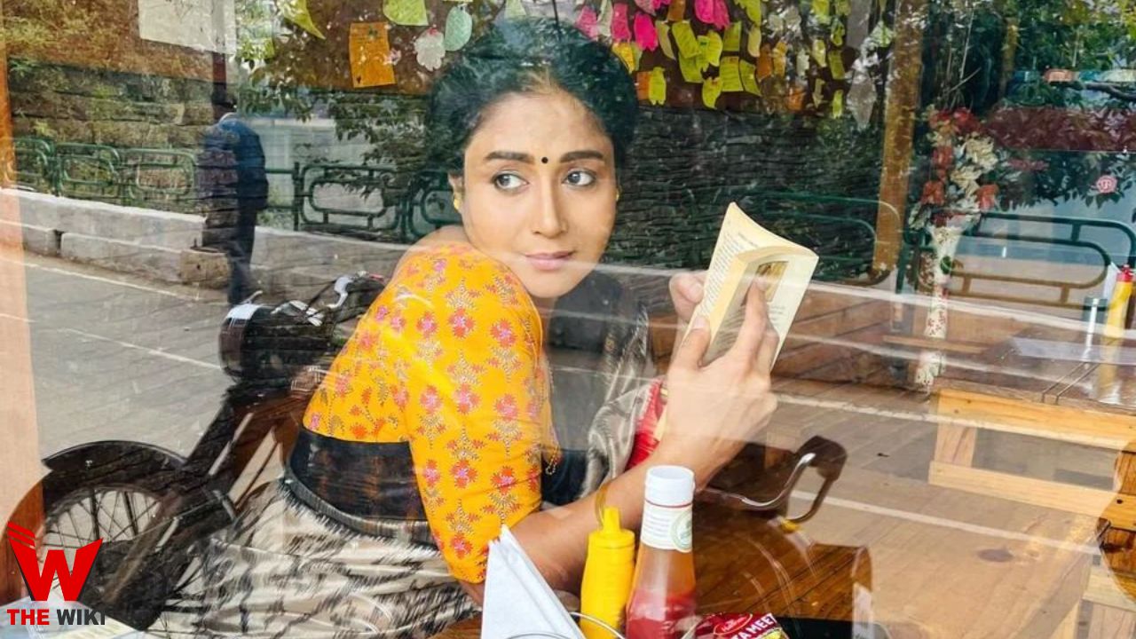 Moon Banerrjee (Actress) Height, Weight, Age, Affairs, Biography & More