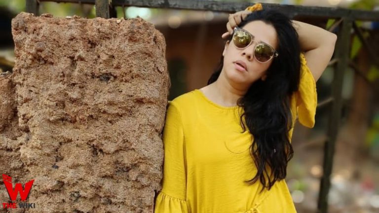 Anita Date Kelkar (Actress) Height, Weight, Age, Affairs, Biography & More