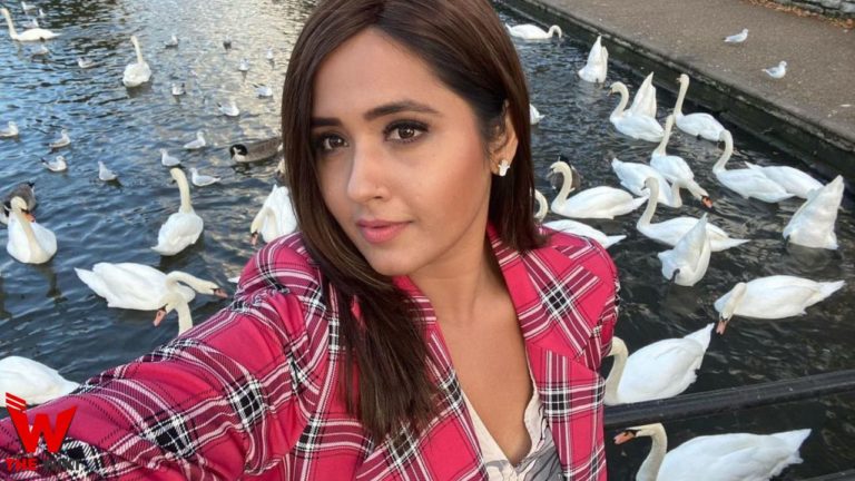 Kajal Raghwani (Actress) Height, Weight, Age, Affairs, Biography & More