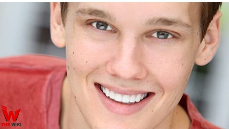 Hunter Doohan (Actor) Height, Weight, Age, Affairs, Biography & More