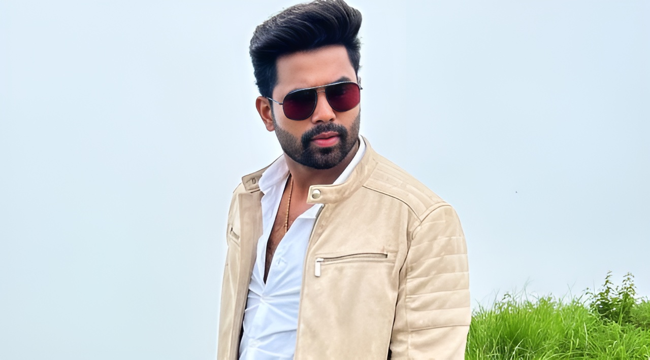 Yuvan Mayilsamy (Actor) Age, Wiki, Height, Weight, Parents, Wife ...